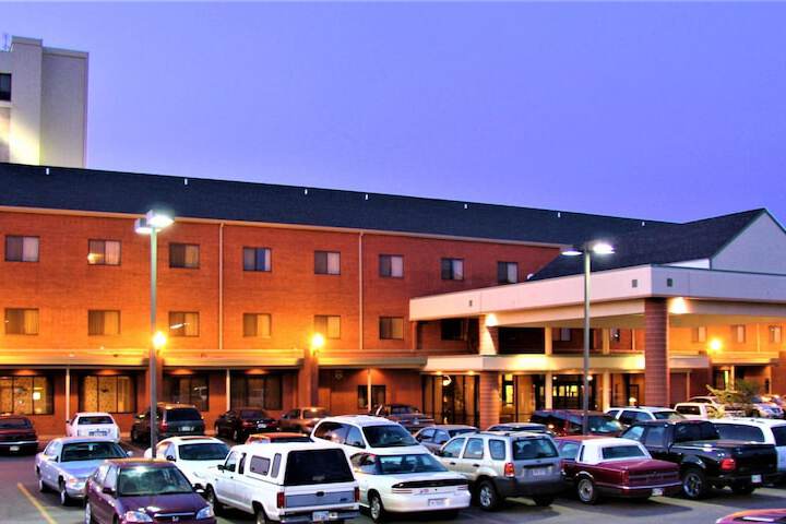 Ramada Hotel & Convention Center by Wyndham Topeka Downtown Topeka ...