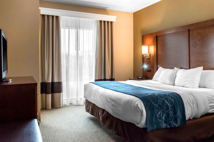 Comfort Suites Scranton near Montage Mountain Moosic | Bookonline.com