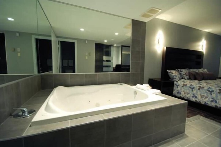 Le Fabreville Laval | Bookonline.com
