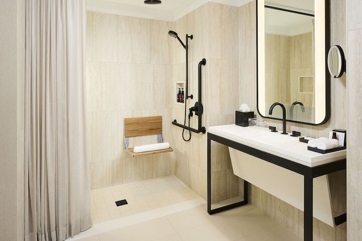 The Pearle Hotel & Spa Autograph Collection Burlington | Bookonline.com