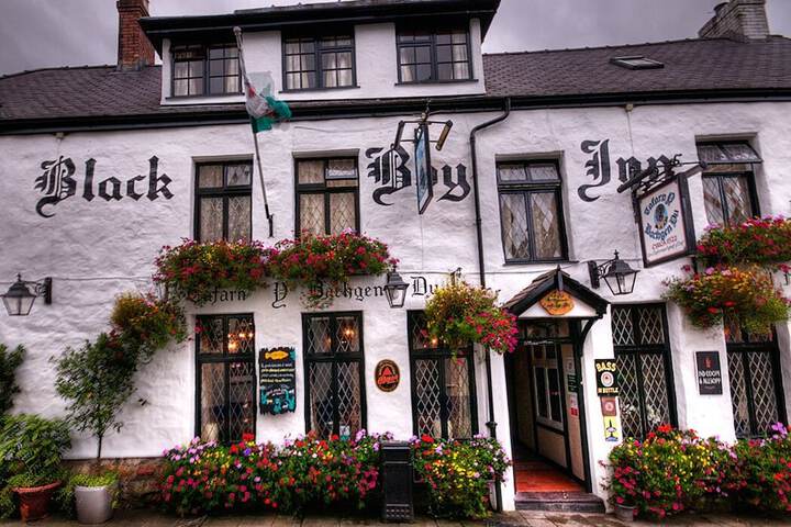 Black Boy Inn Caernarfon | Bookonline.com