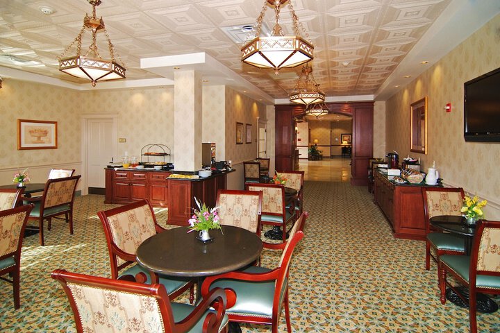 Liberty Hotel Ascend Hotel Collection Cleburne | Bookonline.com