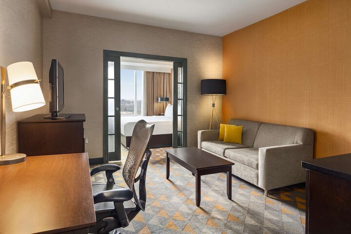 DoubleTree by Hilton Pointe Claire Montreal Airport West Pointe Claire | Bookonline.com