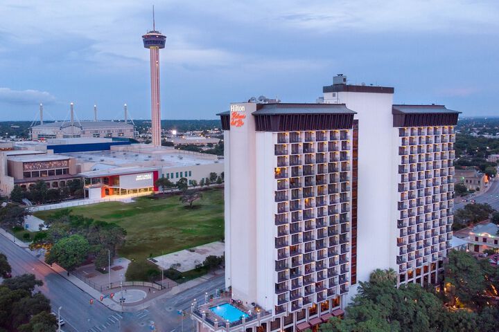 Hilton Palacio Del Rio San Antonio | Bookonline.com