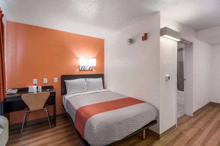 Motel 6 Fargo ND West Acres North Fargo Fargo | Bookonline.com