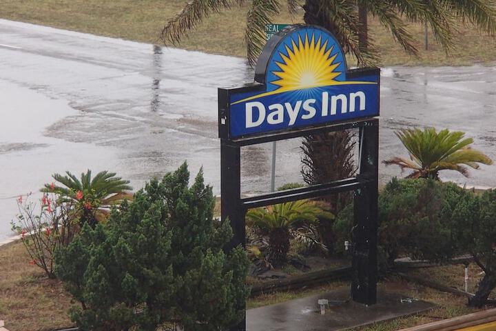 Days Inn by Wyndham Corpus Christi Beach Corpus Christi | Bookonline.com