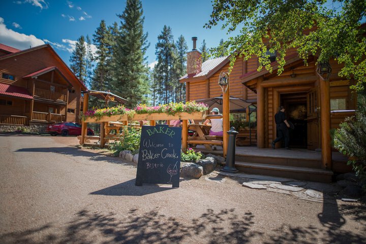 Baker Creek by Basecamp Lake Louise | Bookonline.com
