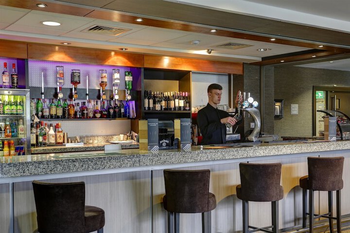 Best Western Manchester Altrincham Cresta Court Hotel Altrincham ...