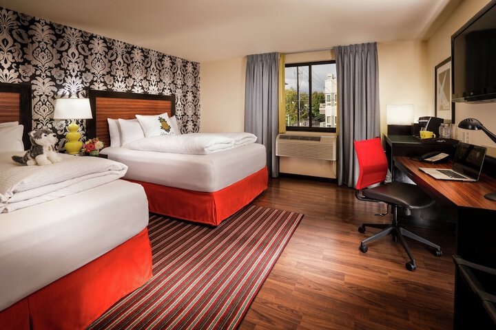 Staypineapple The Maxwell Hotel Seattle Center Seattle Seattle ...