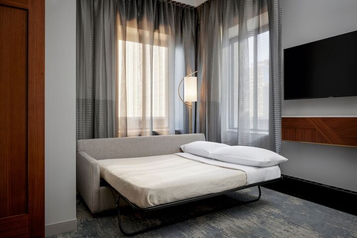 Rand Tower Hotel Minneapolis a Tribute Portfolio Hotel Minneapolis ...