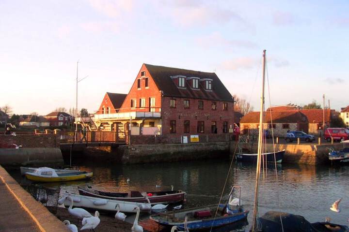 The Brookfield Hotel Emsworth | Bookonline.com