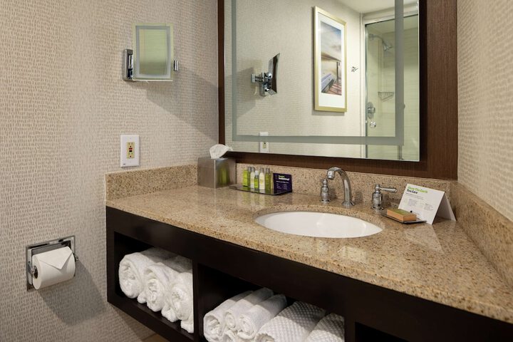 DoubleTree by Hilton Hotel Portland South Portland | Bookonline.com