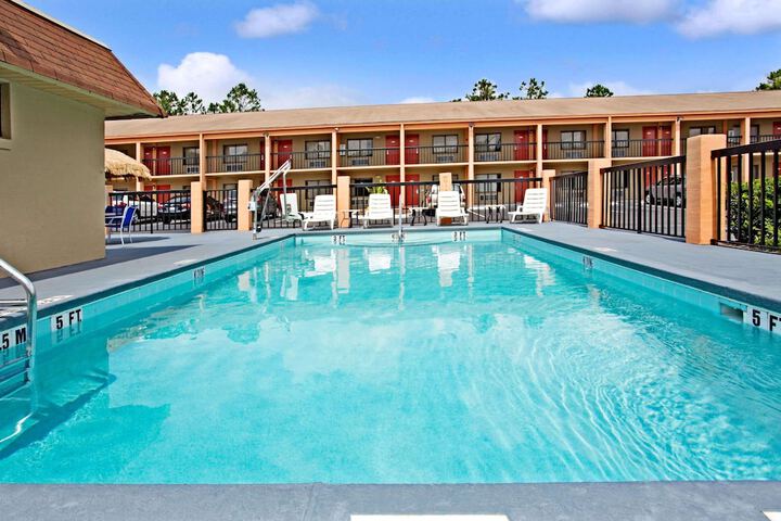 Super 8 by Wyndham Kissimmee / Maingate/Orlando Area Kissimmee ...