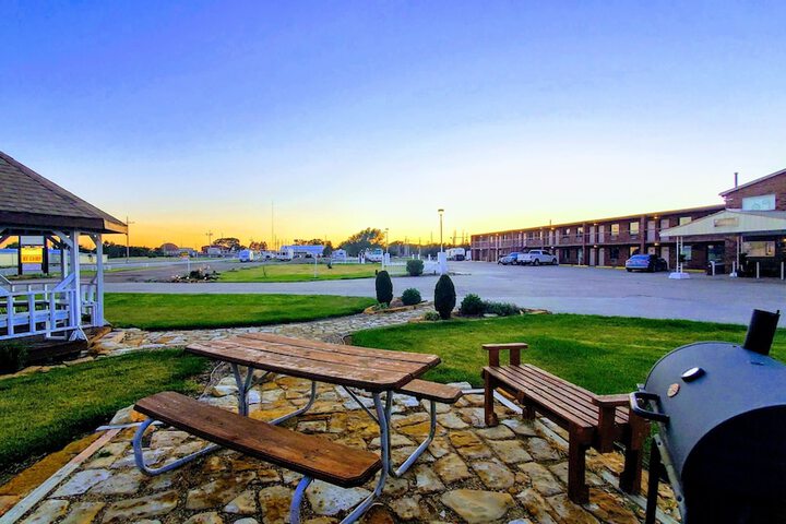 Kansas Country Inn Oakley | Bookonline.com