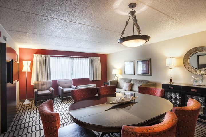 Delta Hotels by Marriott Fargo Fargo | Bookonline.com