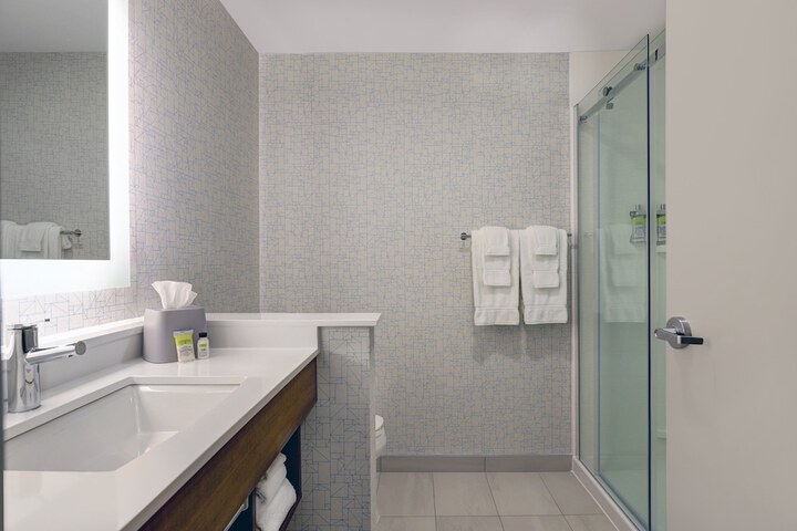 Holiday Inn Express & Suites Collingwood an IHG Hotel Collingwood ...