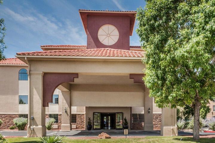 Quality Inn & Suites Albuquerque West Albuquerque | Bookonline.com