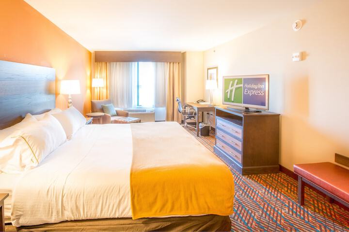Holiday Inn Express Wichita South an IHG Hotel Wichita | Bookonline.com