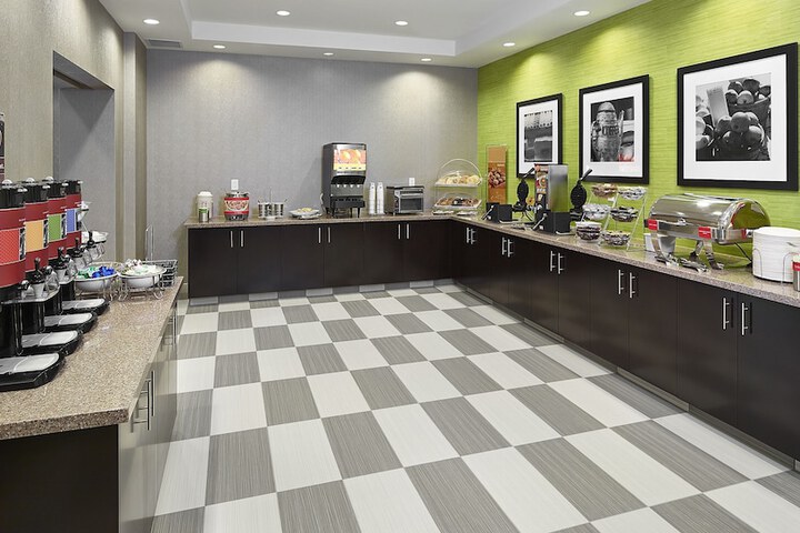 Hampton Inn by Hilton Calgary Airport North Calgary | Bookonline.com