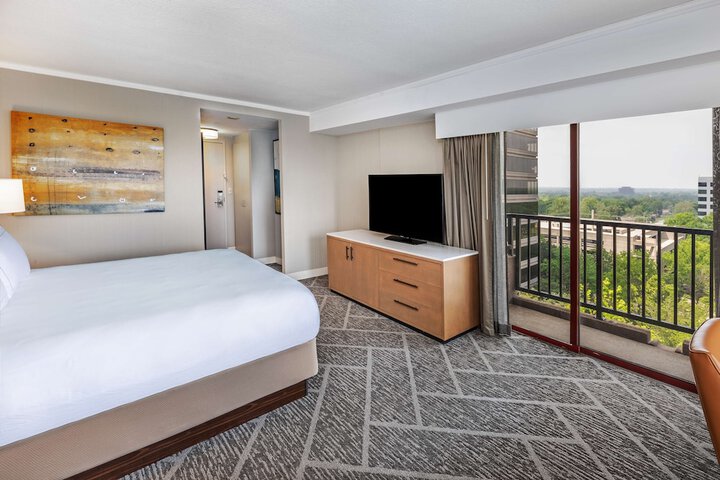 DoubleTree by Hilton Tulsa Warren Place Tulsa | Bookonline.com