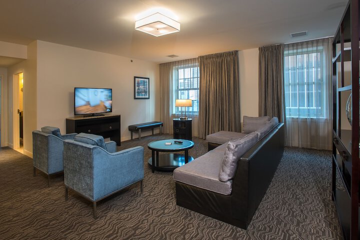 DoubleTree Suites by Hilton Detroit Downtown Fort Shelby Detroit ...