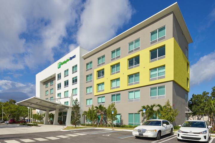 Holiday Inn Express Doral Miami an IHG Hotel Doral | Bookonline.com