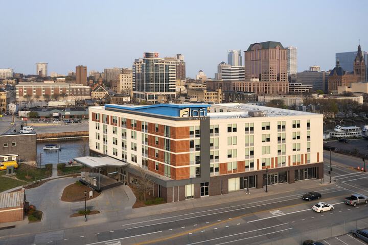 Aloft Milwaukee Downtown a Marriott Hotel Milwaukee | Bookonline.com