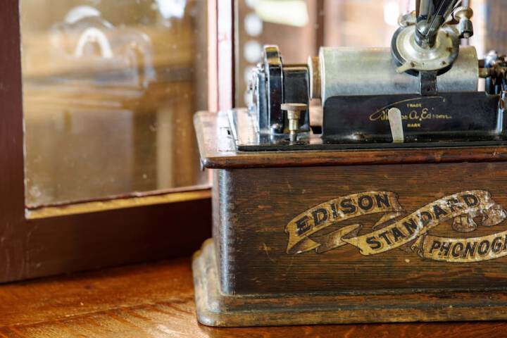 The Hartness House Springfield | Bookonline.com