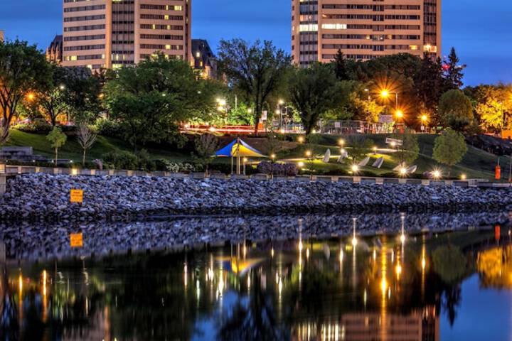 Delta Hotels by Marriott Saskatoon Downtown Saskatoon | Bookonline.com