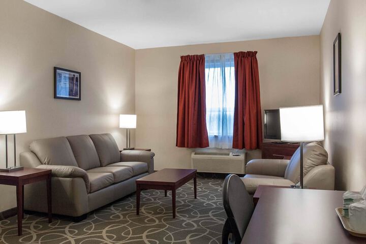 Quality Hotel & Suites Gander | Bookonline.com