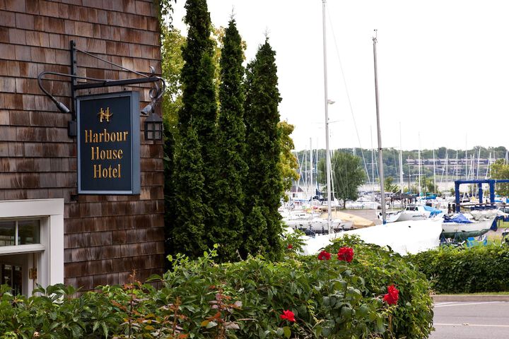Harbour House Niagara-on-the-Lake | Bookonline.com