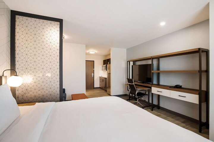 Everhome Suites Corona Corona | Bookonline.com