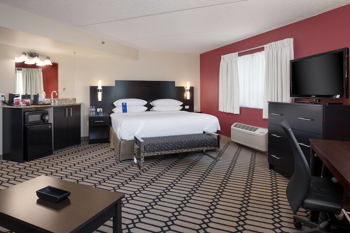 Delta Hotels by Marriott Fargo Fargo | Bookonline.com