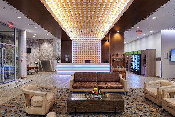 Grey Eagle Resort Calgary | Bookonline.com