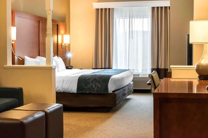 Comfort Suites Scranton near Montage Mountain Moosic | Bookonline.com