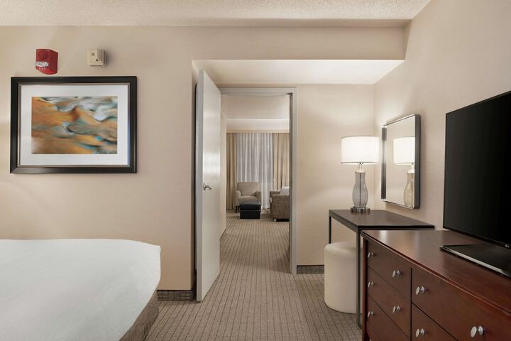 Embassy Suites by Hilton Cincinnati RiverCenter Covington | Bookonline.com