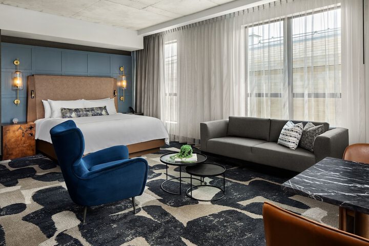 The Trade Autograph Collection Milwaukee | Bookonline.com