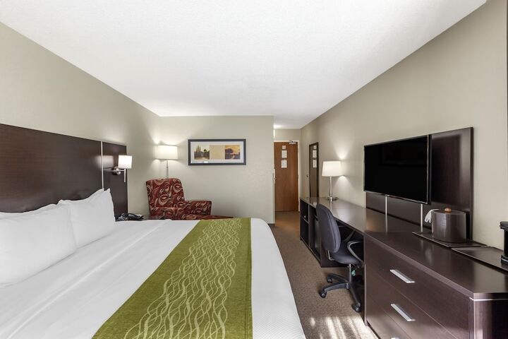 Comfort Inn Airport West Mississauga | Bookonline.com