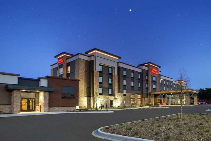 Hampton Inn & Suites Milwaukee West Milwaukee | Bookonline.com