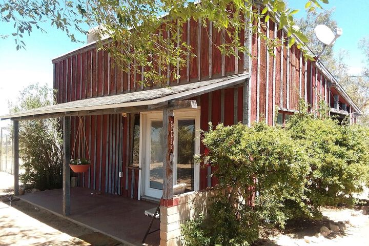 Hilltop Tavern & Inn Apple Valley | Bookonline.com