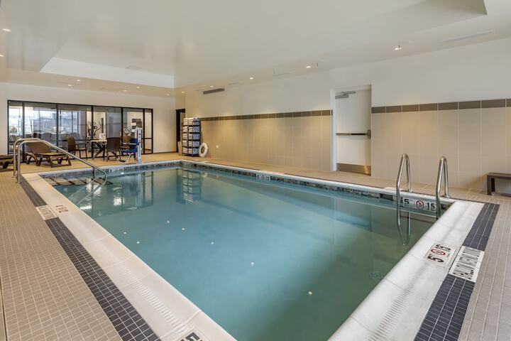 Comfort Inn & Suites Pittsburgh Northshore Pittsburgh | Bookonline.com