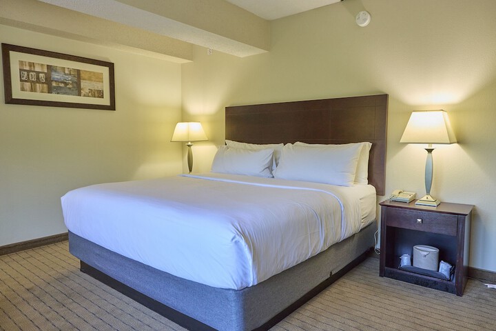 Hotel Downstreet North Adams | Bookonline.com