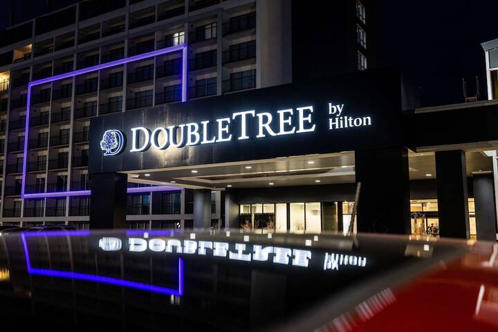 DoubleTree by Hilton Calgary North Calgary | Bookonline.com