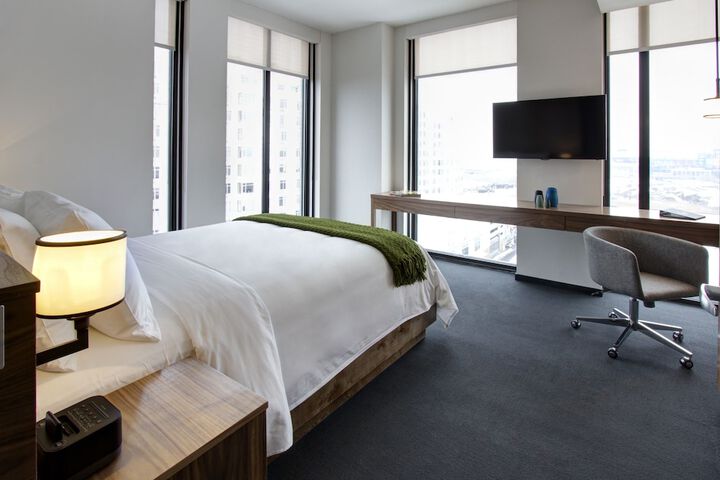 The Parc Hotel Flushing | Bookonline.com