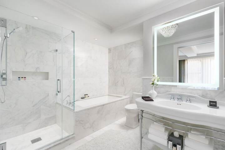 The Wallace New York | Bookonline.com