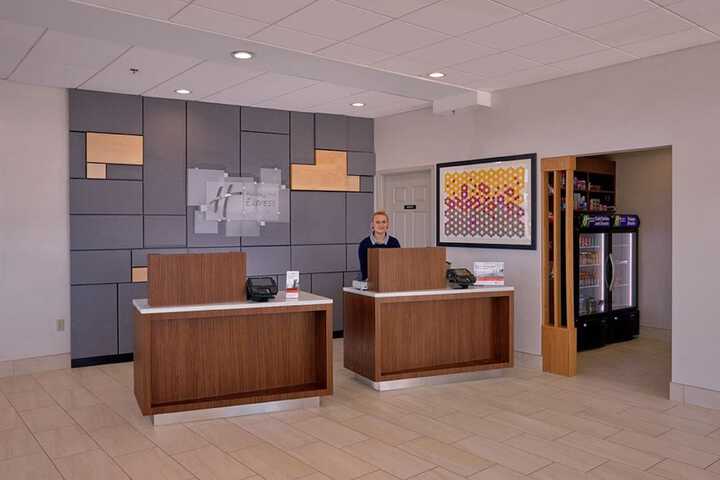 Holiday Inn Express and Suites Pigeon Forge Sevierville, an IHG Hotel ...