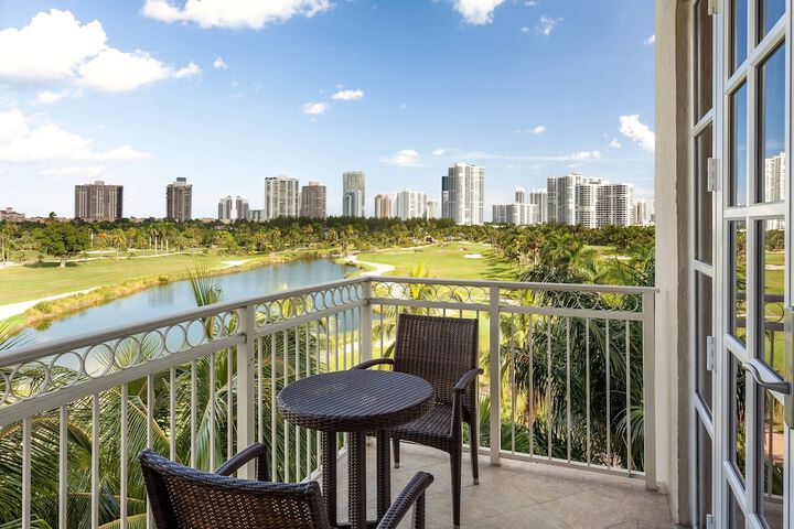 JW Marriott Turnberry Resort & Spa Aventura | Bookonline.com