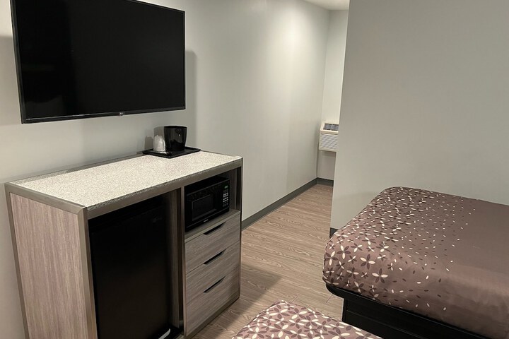 112 Motel Medford | Bookonline.com