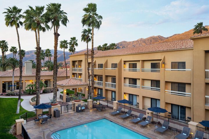 Courtyard By Marriott Palm Springs Palm Springs | Bookonline.com