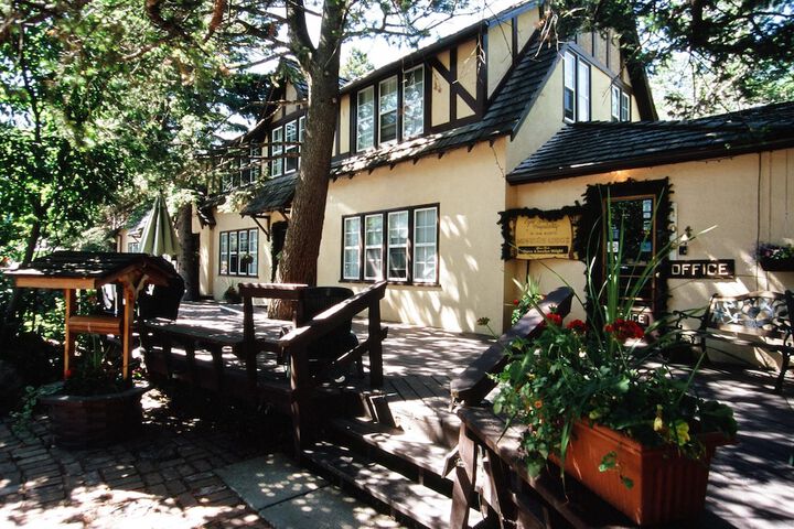 Crandell Mountain Lodge Waterton Park | Bookonline.com